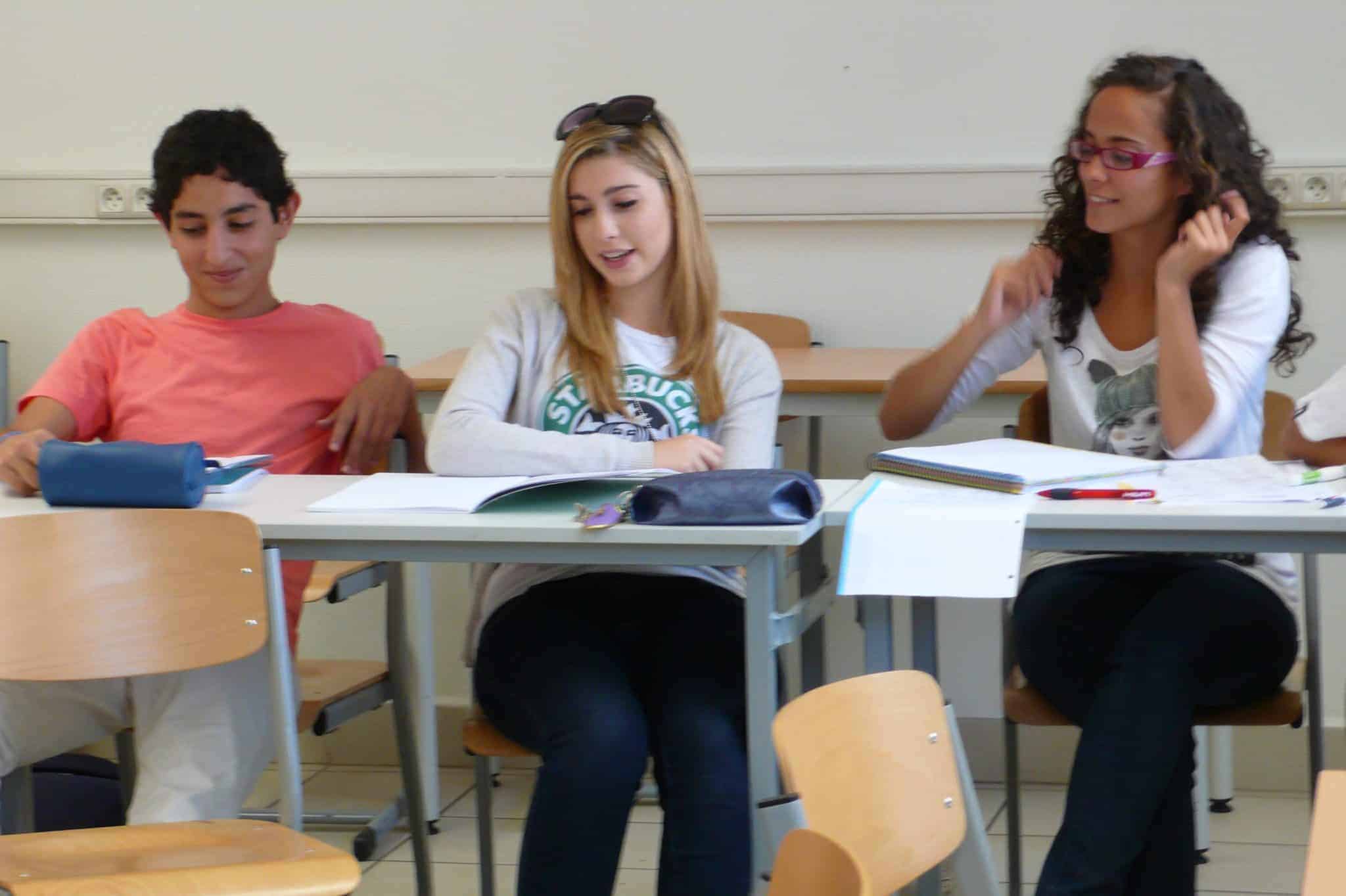 High School in France | Study Abroad | Easy Languages
